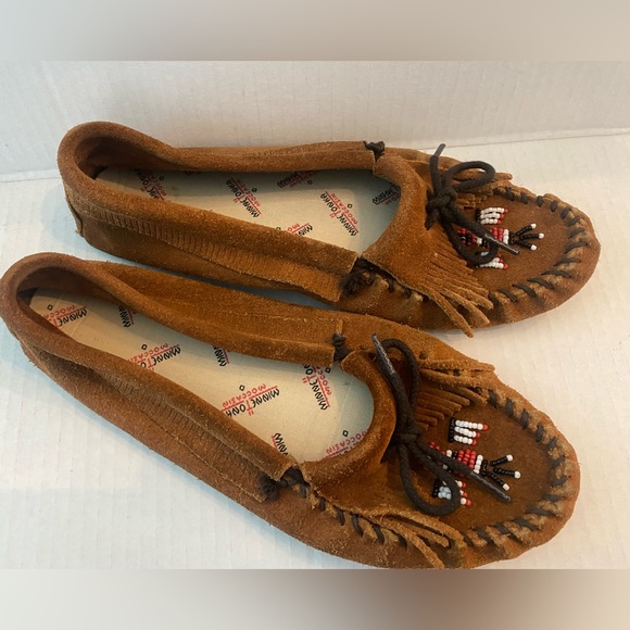 Minnetonka | Shoes | Minnetonka Thunderbird Leather Sole Moccasins ...